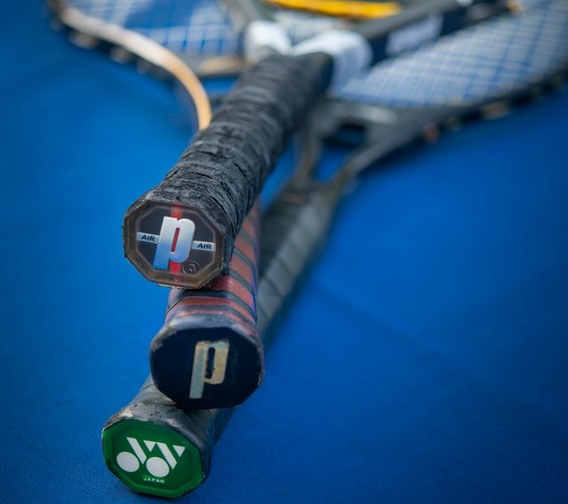 Tennis Racket Grip Sizes: Explained in 2024 - Tennis Pursuits